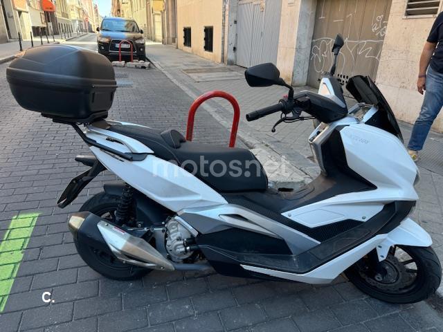Scooter +125cc KEEWAY Vieste 300 (2021) - 2.380 € en Madrid | Motos.net.