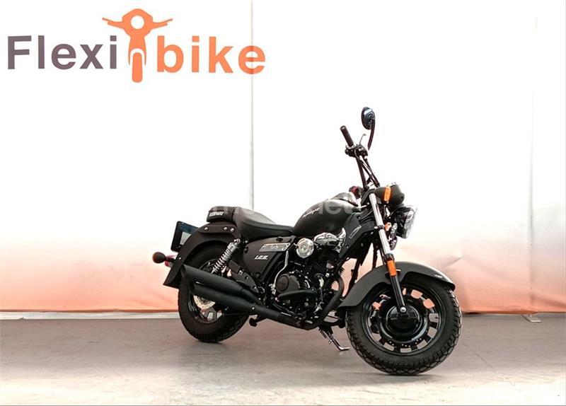 Probamos a fondo el Keeway Vieste 300 XDV, un "crossover" muy ...