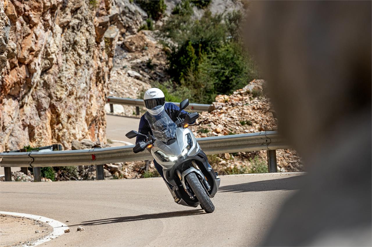 Probramos el Honda ADV 350 2022 en tierra y al límite... | Noticias ...