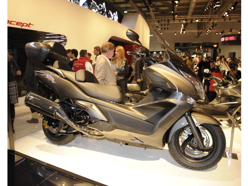 Honda SW-T600: Elegancia y confort de lujo | Noticias motos.net