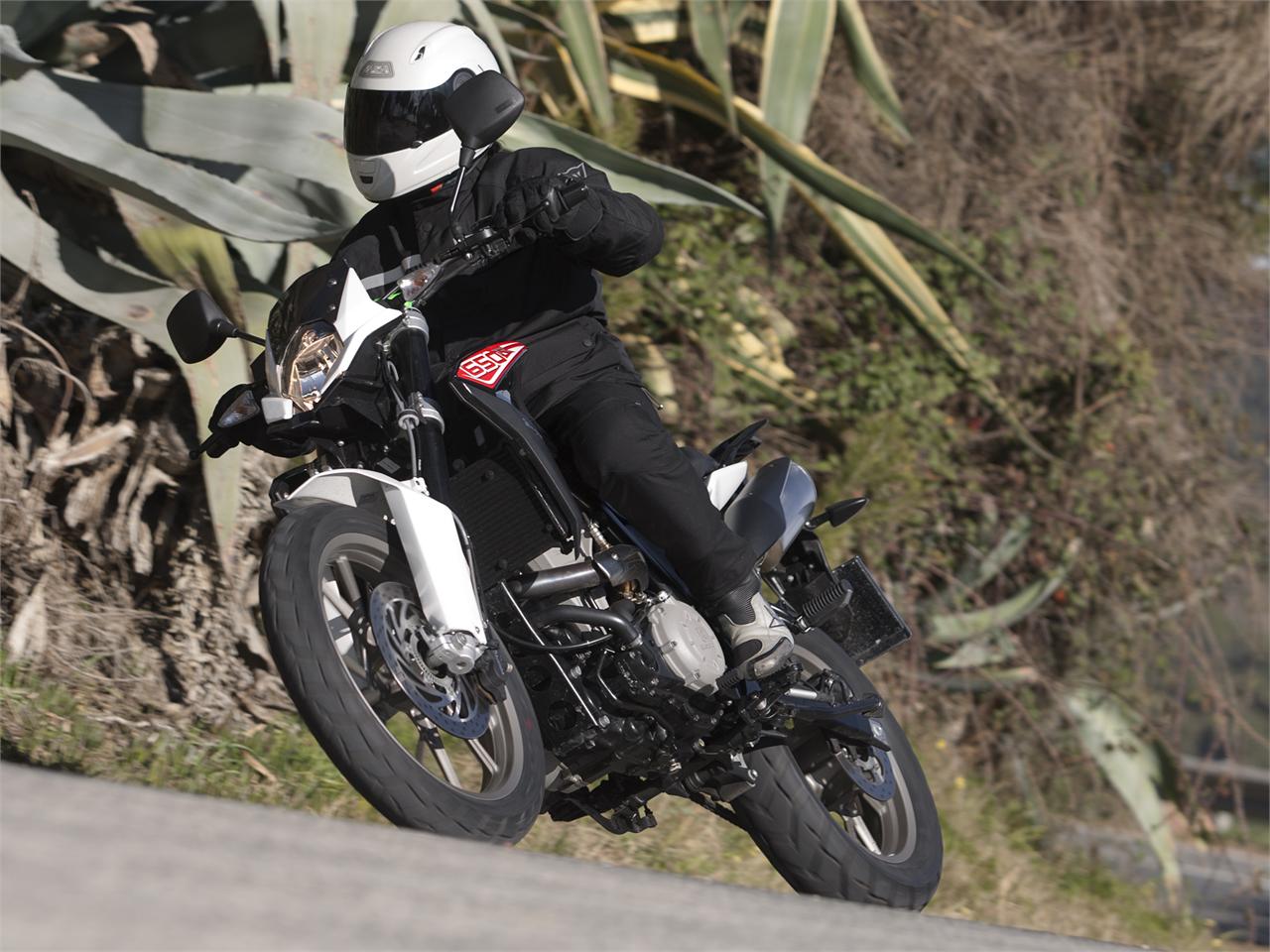 pruebas HUSQVARNA tr650 strada 2013 | Noticias | Motos.net