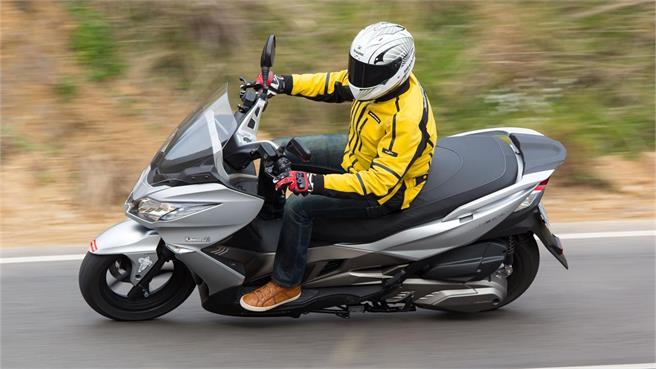 pruebas KAWASAKI j 300 abs 2014 | Noticias | Motos.net