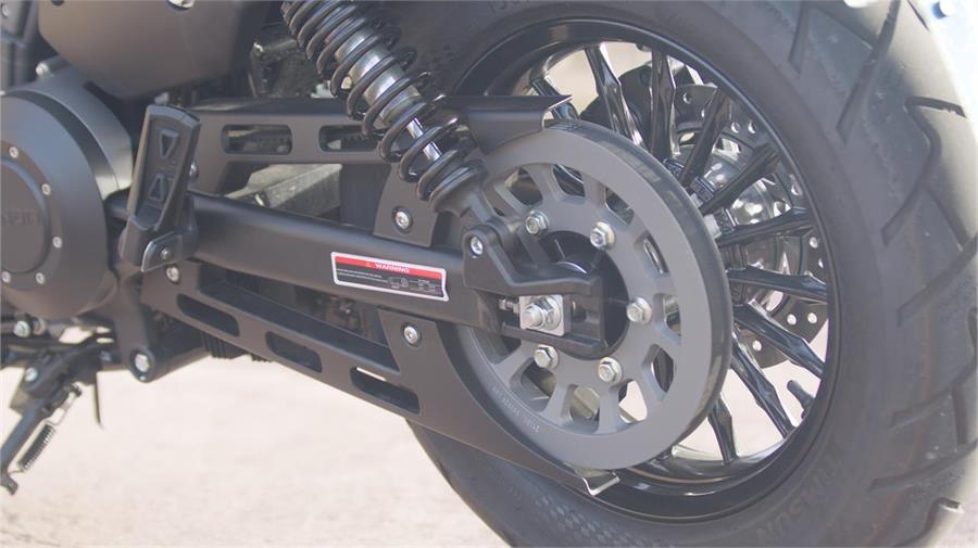 La Keeway V-Cruise 125 2022 monta un motor de dos cilindros dispuestos ...