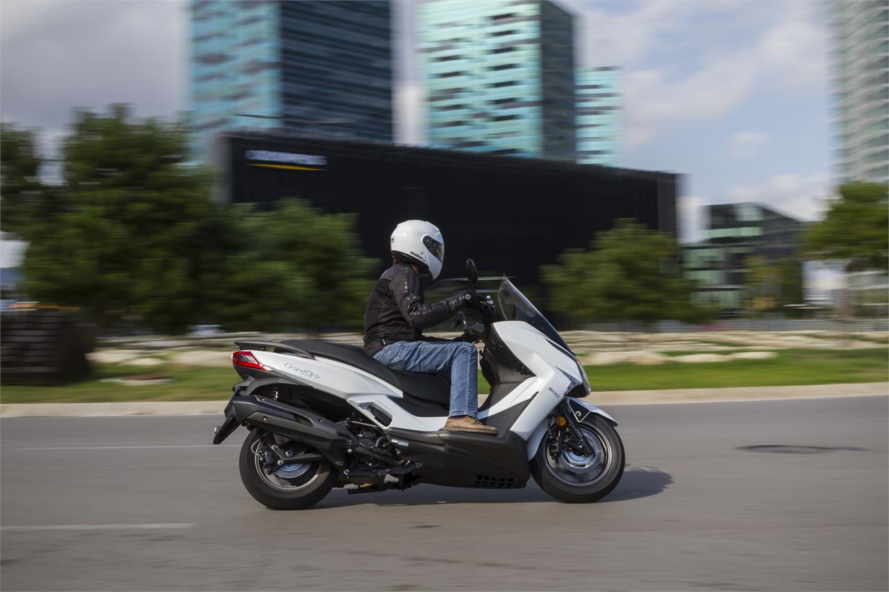 Kymco Grand Dink 300: más, por menos precio | Noticias motos.net