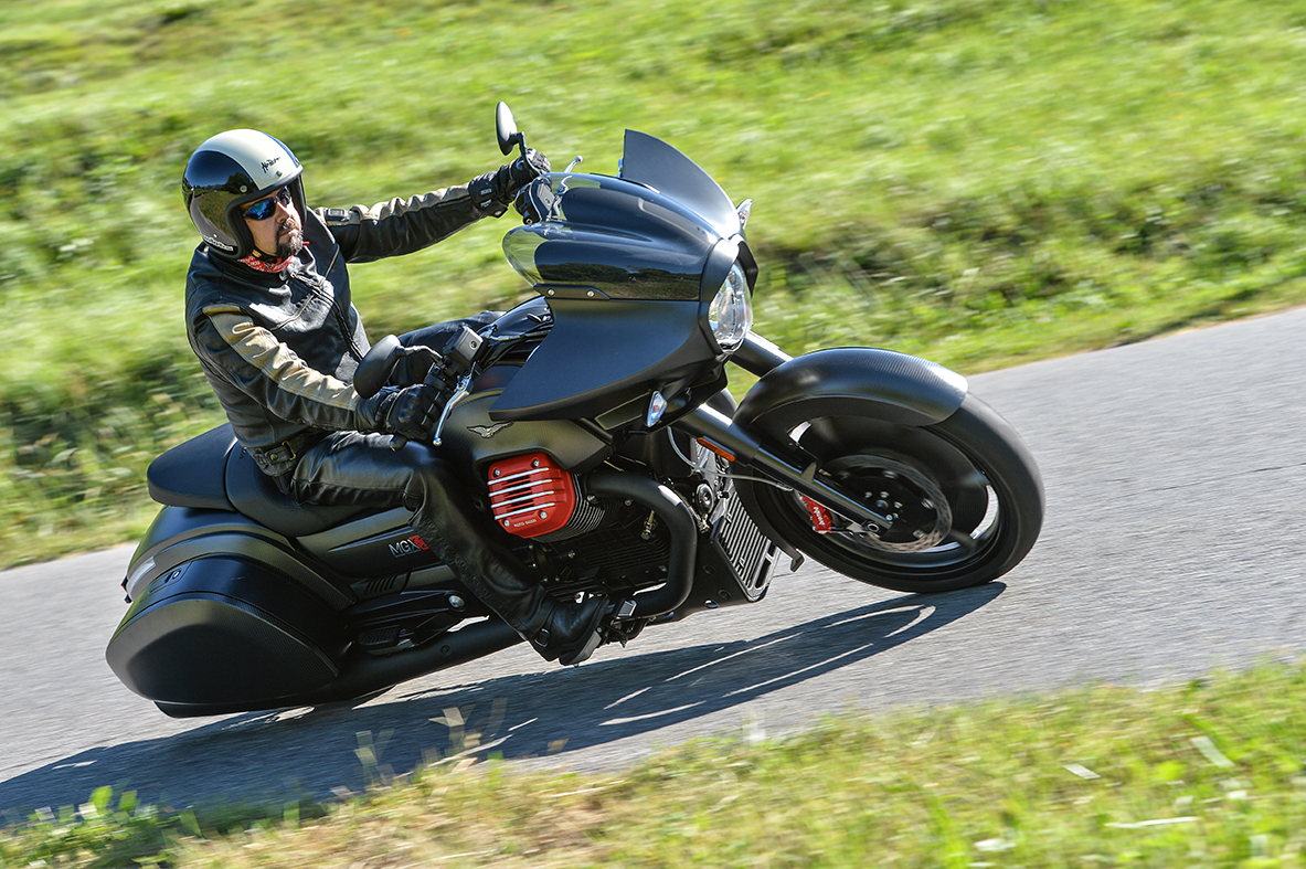 Moto Guzzi MGX-21: La Bagger "EnCarbonada" | Noticias motos.net