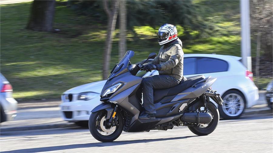 El NERVA EXE es un scooter eléctrico con homologación L3e que equivale ...