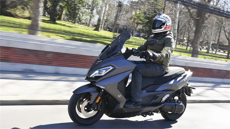 El NERVA EXE es un scooter eléctrico con homologación L3e que equivale ...