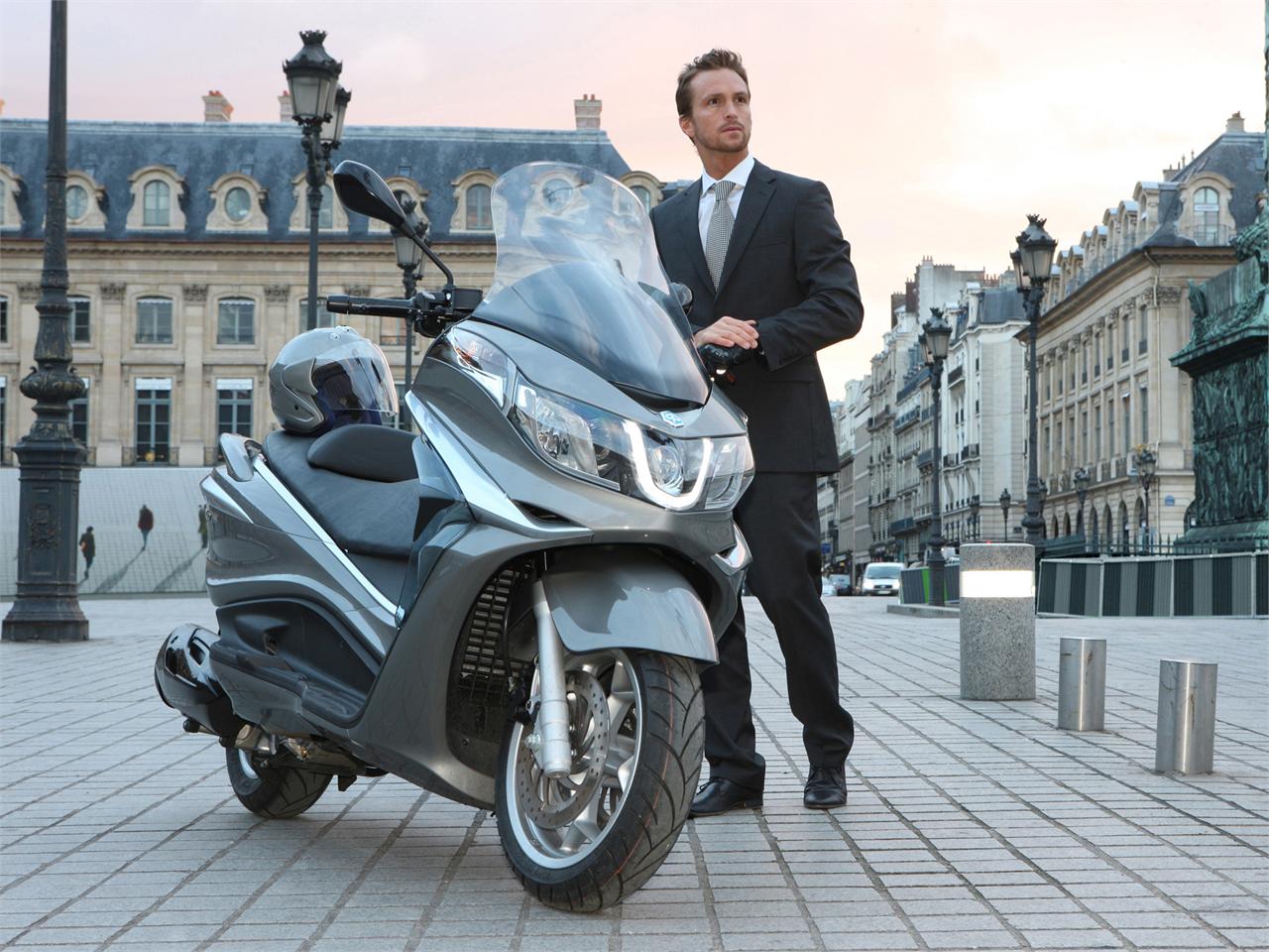 Presentación Piaggio X10: Diseño y algo más | Noticias motos.net