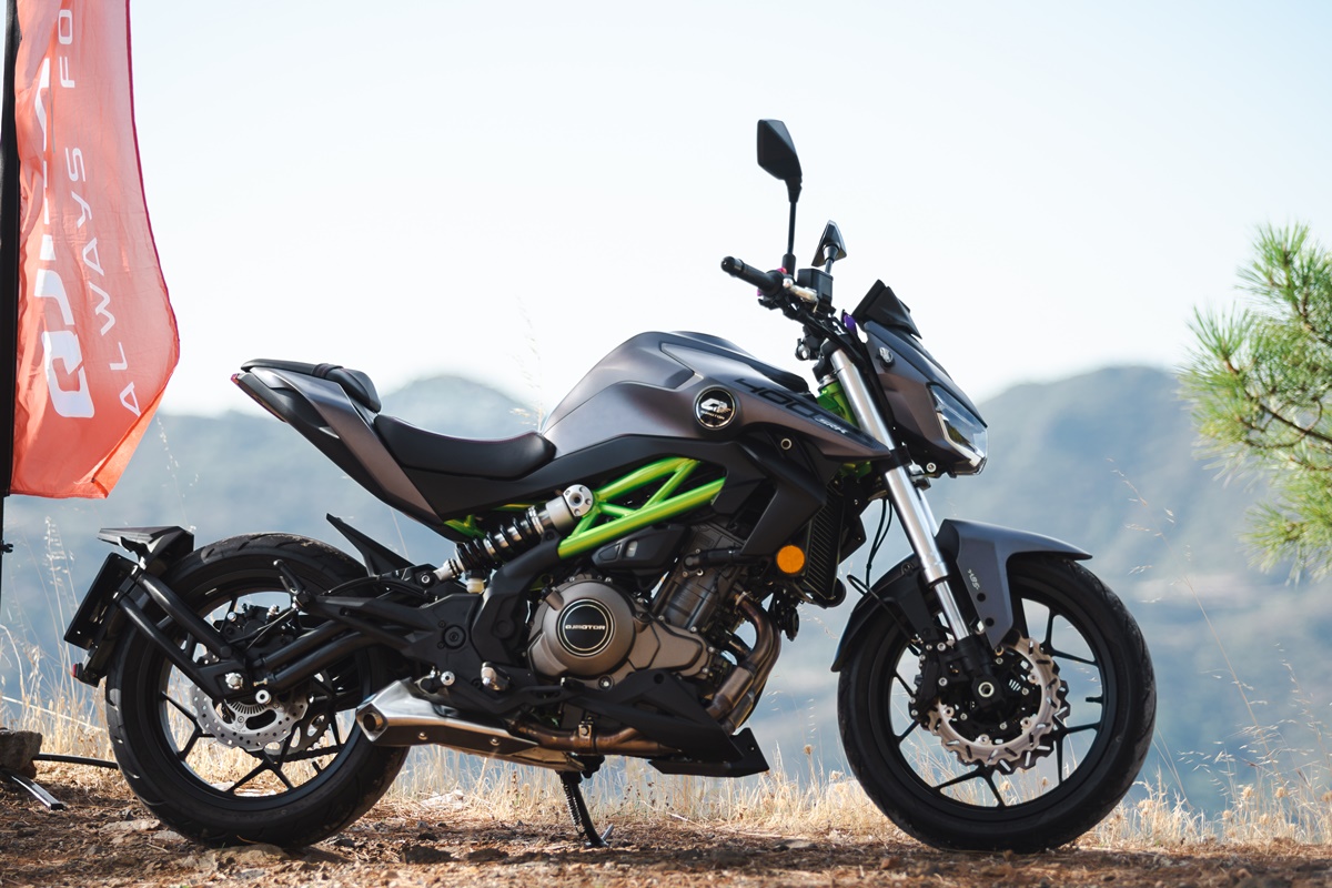 Nueva QJ Motor SRK 400 2022 | Noticias motos.net