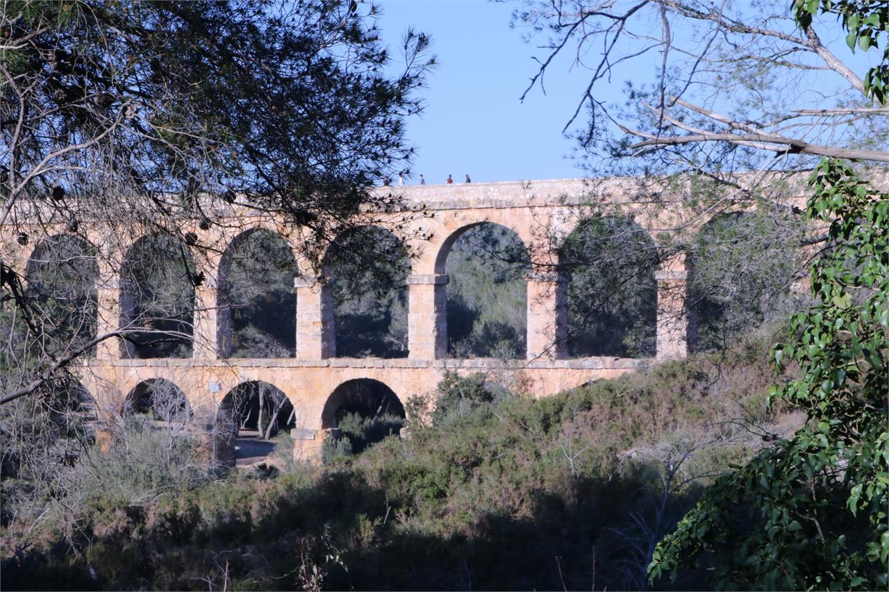 Ruta por la Vía Augusta: Romántico recorrido en Triumph Bonneville ...