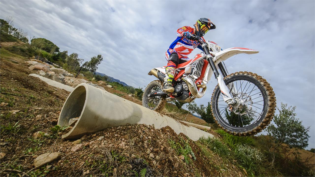 Comparativo Enduro 300 2T: ¿Desbancando al 4T? | Noticias motos.net