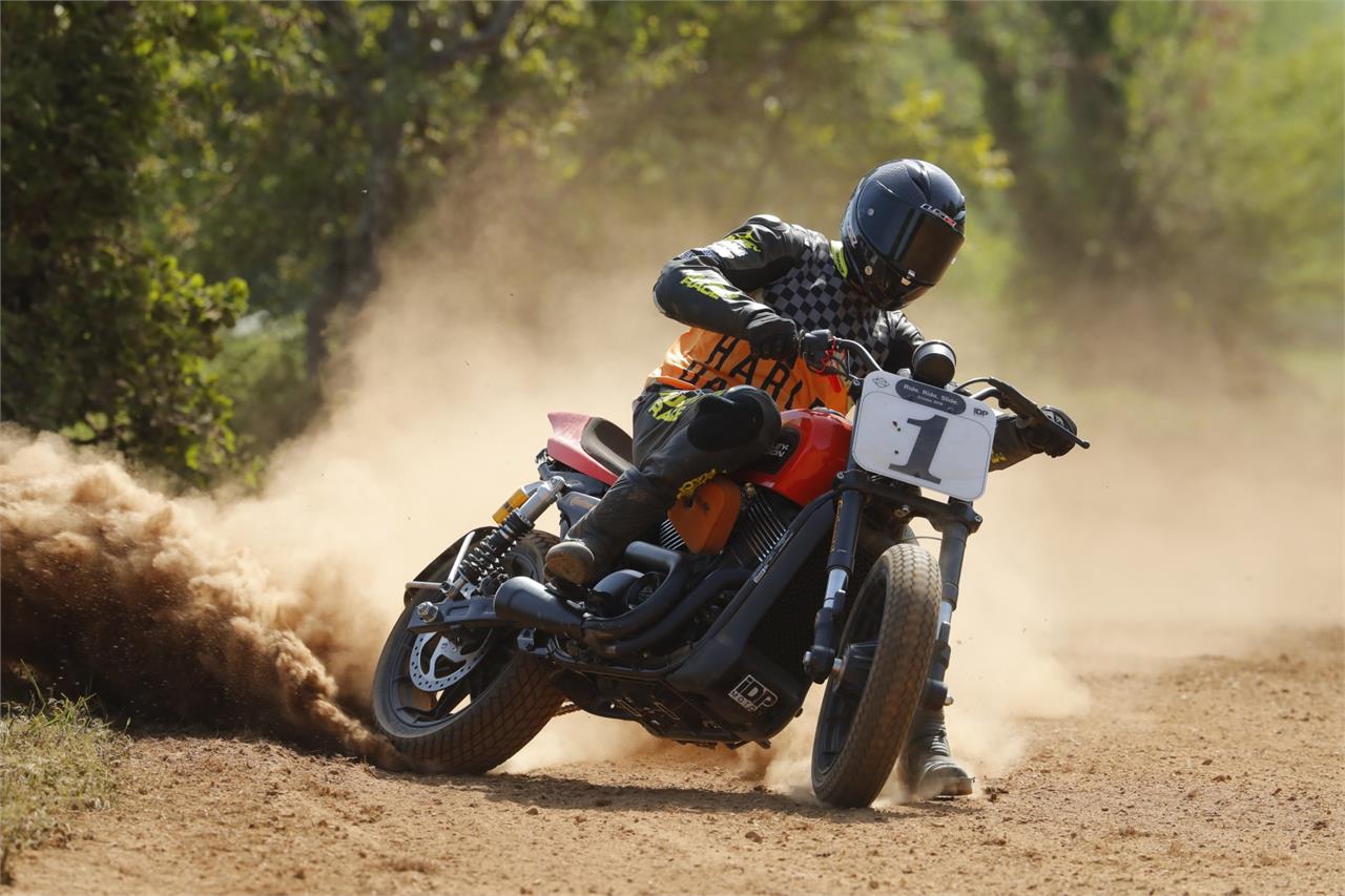 Ride, Ride, Slide: Derrapando con la Street Rod 750 | Noticias | Motos.net