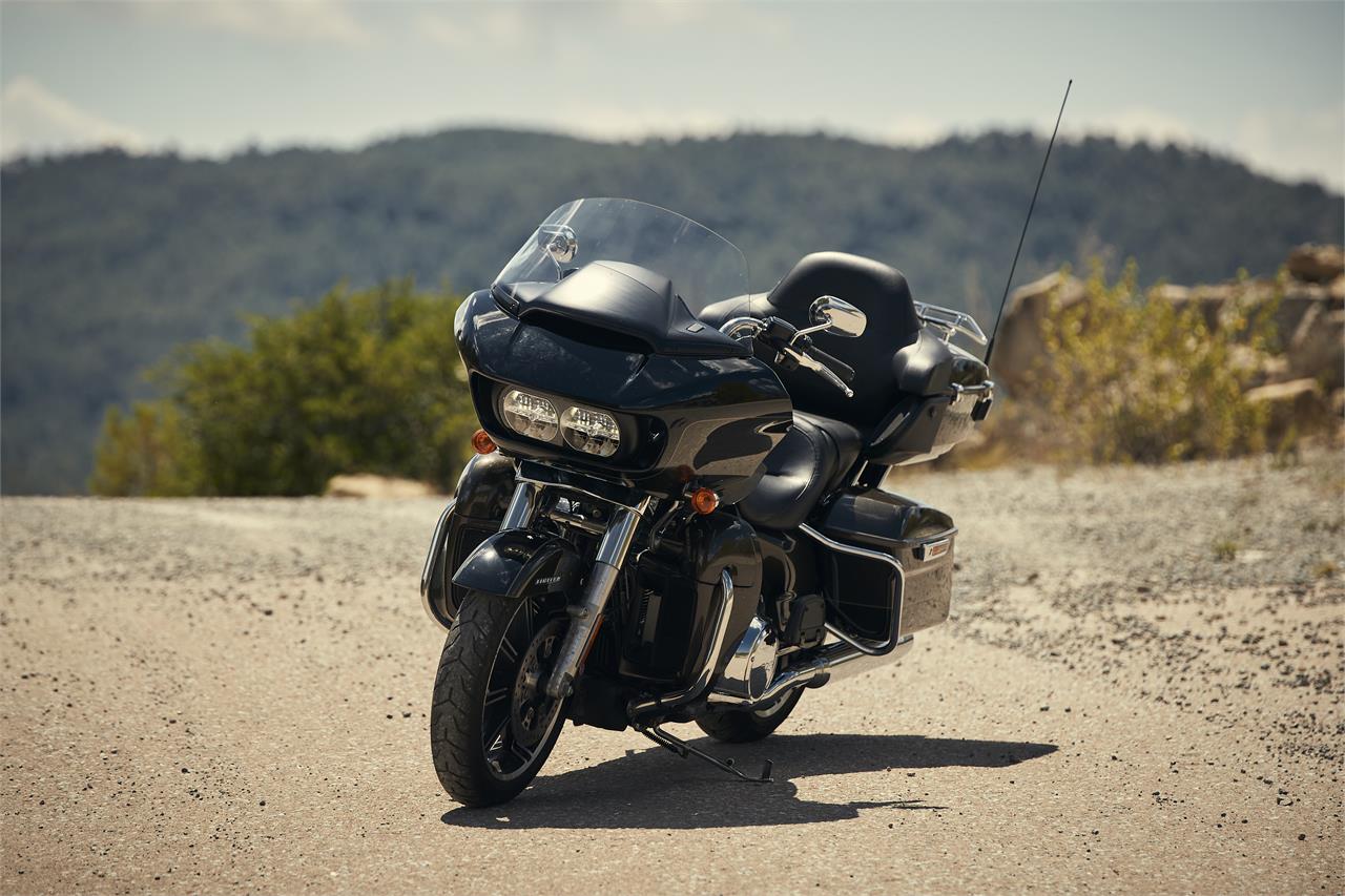 Indian Challenger Dark Horse y Harley Davidson Road Glide | Noticias ...