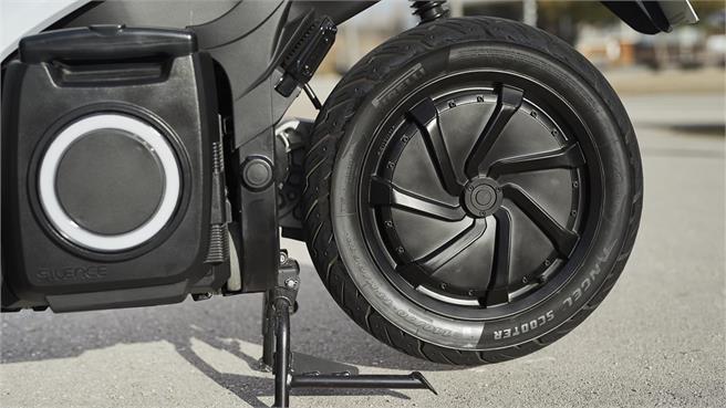 Comparativa entre el Seat Mó 125 y el Silence S01 | Noticias | Motos.net