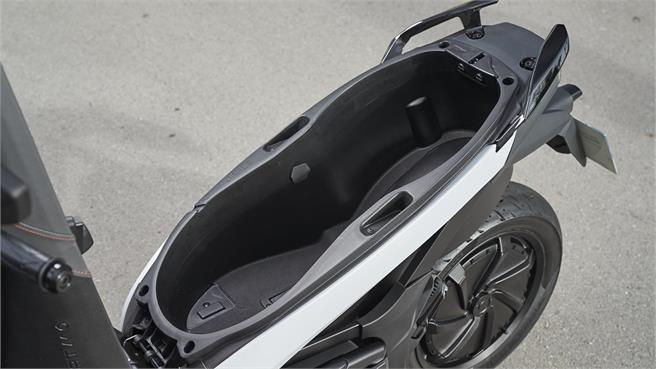 Comparativa entre el Seat Mó 125 y el Silence S01 | Noticias | Motos.net