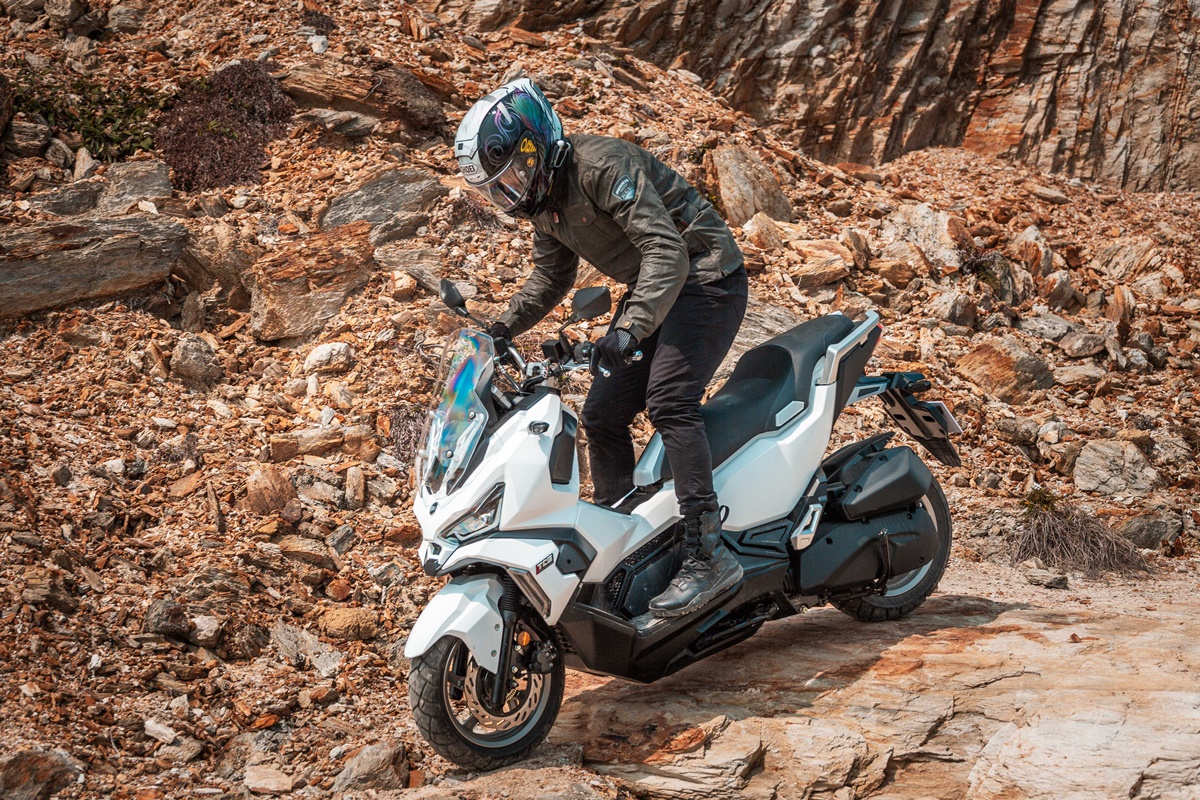 Presentado el nuevo SYM ADX 125 2023 | Noticias motos.net