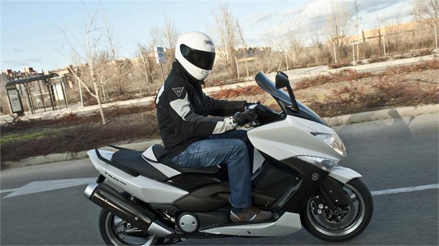 Yamaha T-Max 500 WhiteMax: De punta en blanco | Noticias motos.net