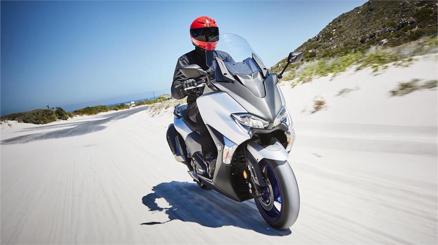 Yamaha TMAX SX/DX: Rizando el rizo | Noticias motos.net